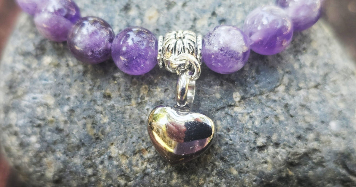 dogtoothheartpendant.jpg?crop=center&height=630&v=1757103027&width=1200