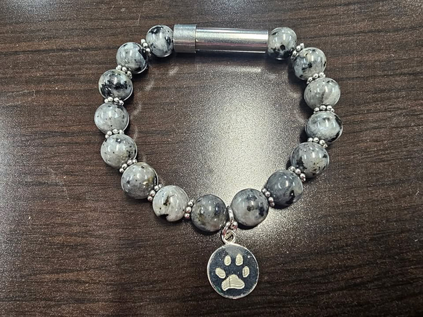 labbraceletpawprint.jpg?crop=center&height=630&v=1734625181&width=1200