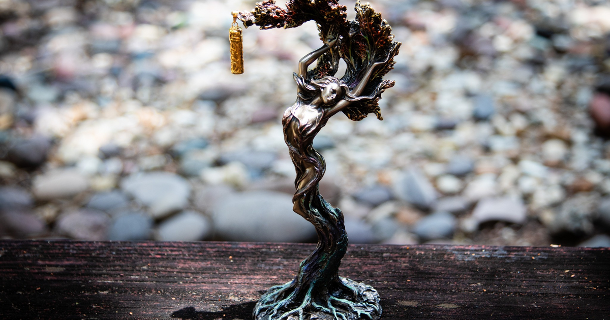 tree_of_life_sculpture.png?crop=center&height=630&v=1752948829&width=1200