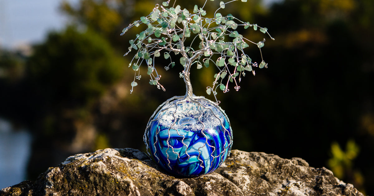 glass_memorial_with_cremation_ash_artwork.jpg?crop=center&height=630&v ...
